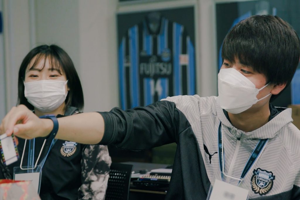 【ROOT第一弾プロジェクト】川崎フロンターレ様 - ブランディングムービー制作密着レポート②【価値観探求ボードゲーム - THE KACHINKO編】 | ZOOREL